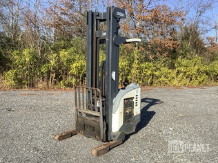 Surplus 2001 Crown RR5000 Electric Forklift in Southampton, New Jersey ...