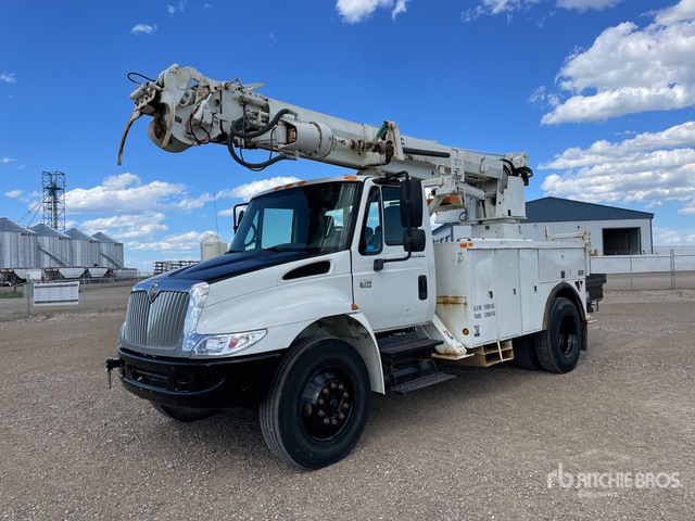 Altec D845A on 2005 International 4300 4x2 Digger Derrick Truck ...