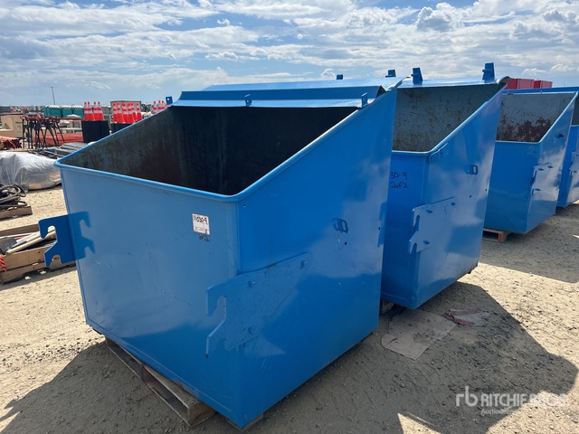 Quantity of (2) 4 Yard Side Load Garbage Bins | Ritchie Bros. Auctioneers