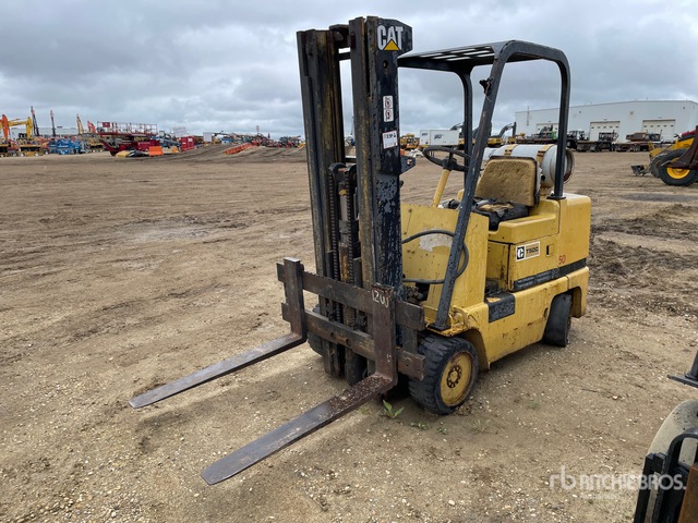 Cat T50C 5000 lb Caretilla de Ruedas de Macizas | Ritchie Bros. Auctioneers