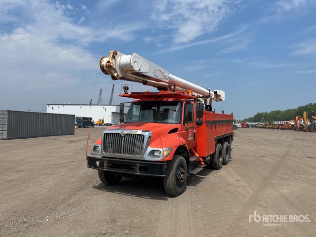 Altec AM855 55 ft on 2004 International 7400 6x4 Bucket Truck | Ritchie Bros. Auctioneers
