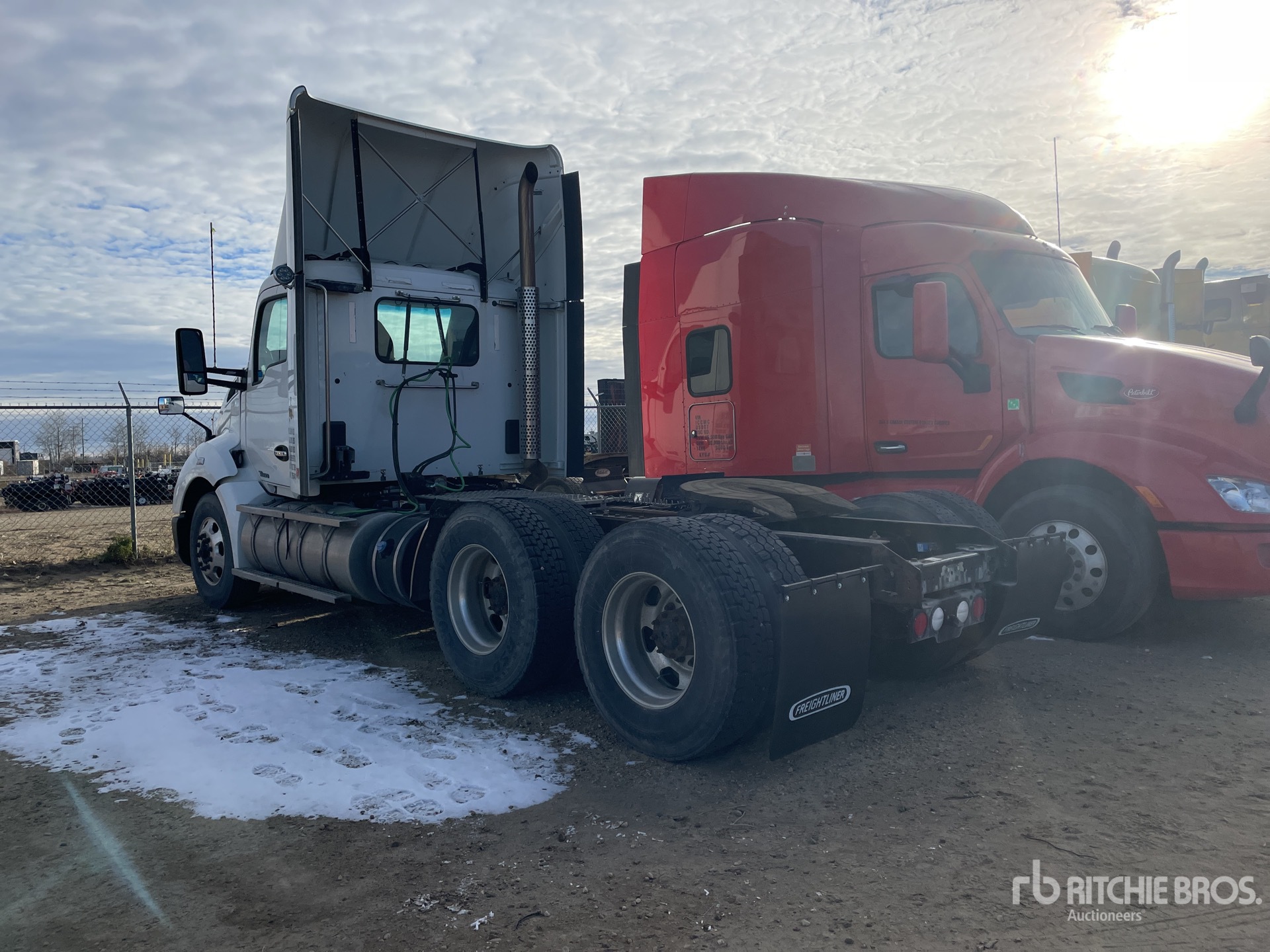2019 Kenworth T-680 6x4 Cabeza Tractora Cabina Corta | Ritchie Bros ...