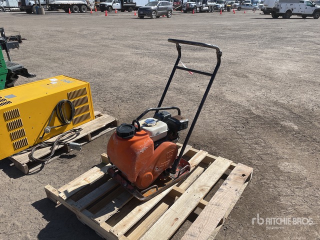 Multiquip MVC82VHW Plancha compactadora | Ritchie Bros. Auctioneers
