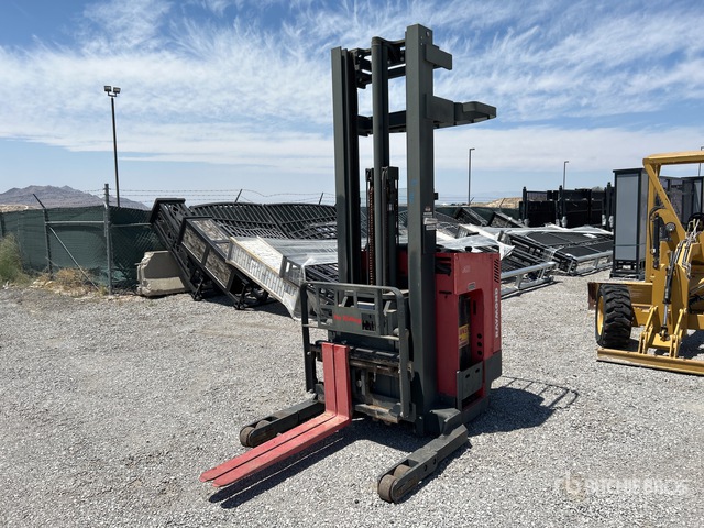 2007 Raymond EASI R30TT 3000 lb Order Picker | Ritchie Bros. Auctioneers