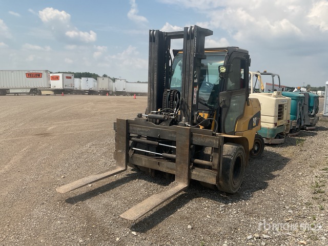 2011 Cat PD11000 9800 lb Pneumatic Tire Forklift | Ritchie Bros ...
