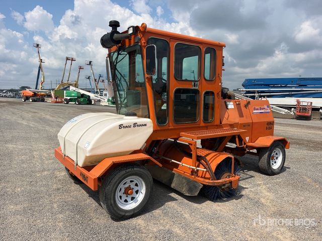 2018 Broce RCT350 Self-Propelled Broom | Ritchie Bros. Auctioneers