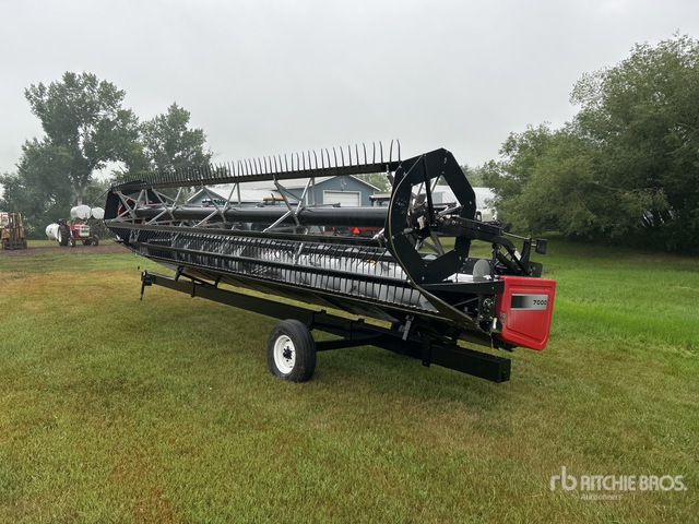 2003 Massey Ferguson 7000 25 ft Rigid Combine Header | Ritchie Bros ...