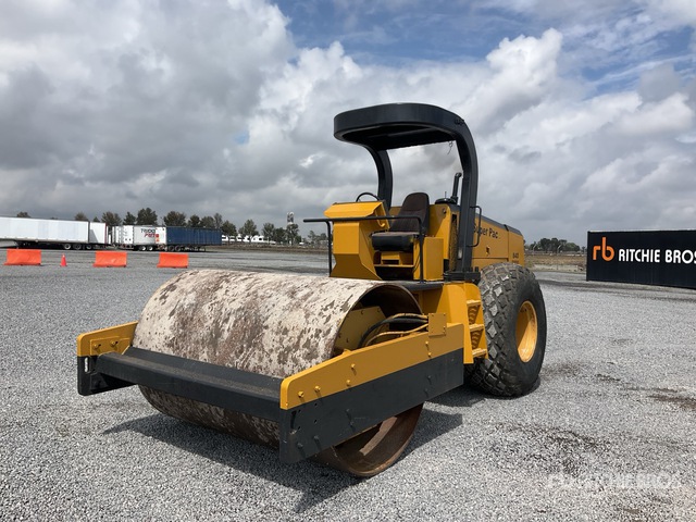 Champion 840 Rodillo / Padfoot Drum Compactor | Ritchie Bros. Auctioneers