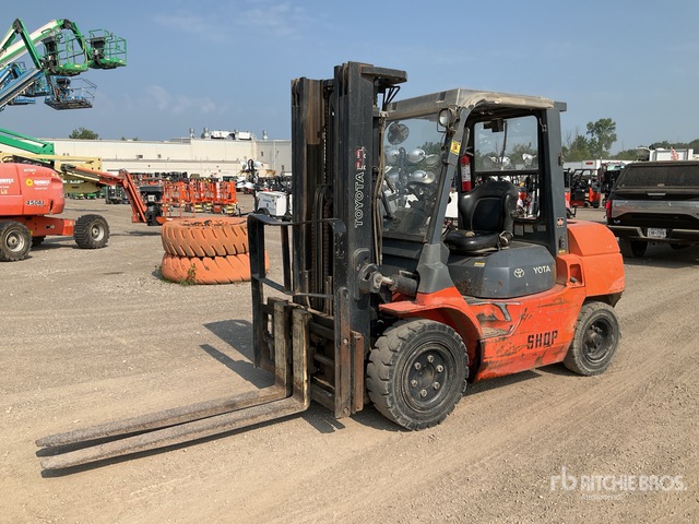 2012 Toyota 7FDU35 7050 lb Pneumatic Tire Forklift | Ritchie Bros ...