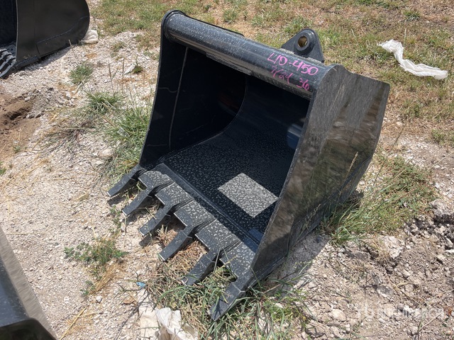 36 in Q/C Digging Backhoe Loader Bucket (Unused) | Ritchie Bros ...