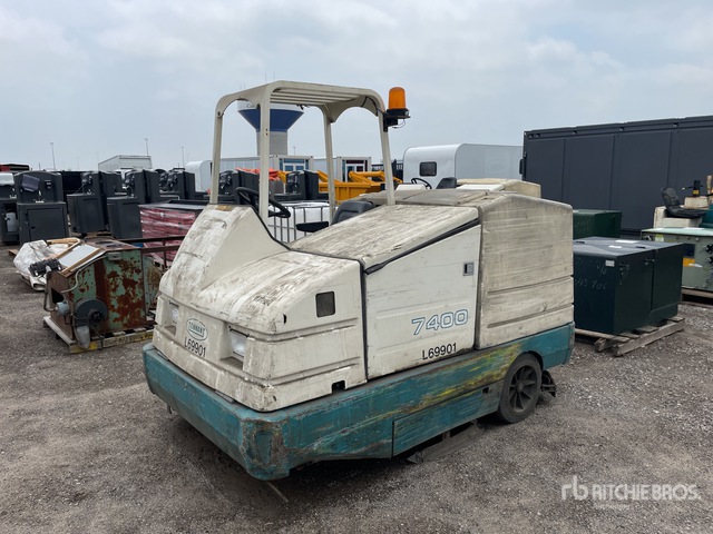 Tennant 7400 Ride-On Floor Scrubber | Ritchie Bros. Auctioneers