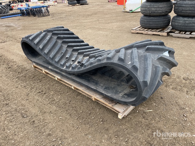Camso 36 in Tracks - Fits New Holland T9.645 | Ritchie Bros. Auctioneers