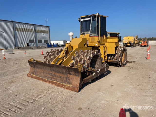 2004 Cat 815F Soil Compactor | Ritchie Bros. Auctioneers