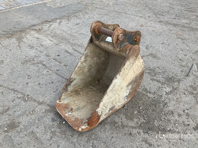 430 mm Digging Excavator Bucket | Ritchie Bros. Auctioneers