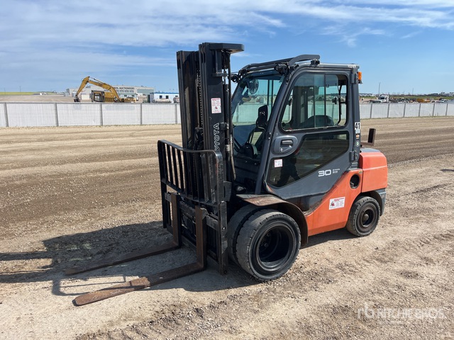 Toyota 8FDU32 6500 lb Pneumatic Tire Forklift | Ritchie Bros. Auctioneers