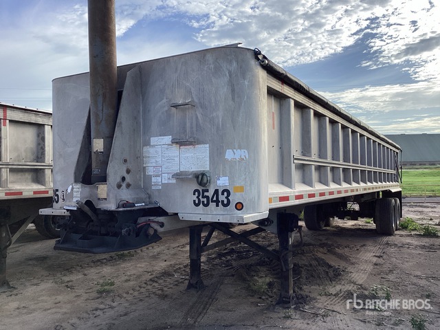 2009 Clement 38 ft T/A Aluminum Frameless End Dump Trailer | Ritchie Bros. Auctioneers