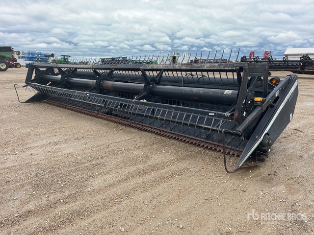 1995 MacDon 960 25 ft Draper Combine Header | Ritchie Bros. Auctioneers