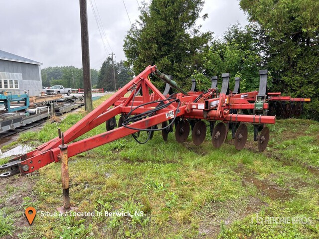 Brillion Soil Commander 12 ft Tandem Disc Ripper | Ritchie Bros ...
