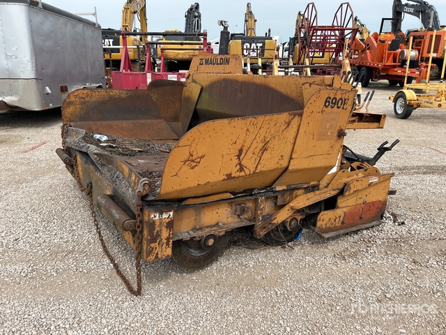 Mauldin 690E Wheel Asphalt Paver | Ritchie Bros. Auctioneers