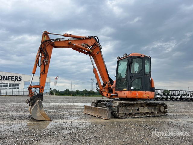 2015 Komatsu PC80MR-3 Tracked Excavator | Ritchie Bros. Auctioneers