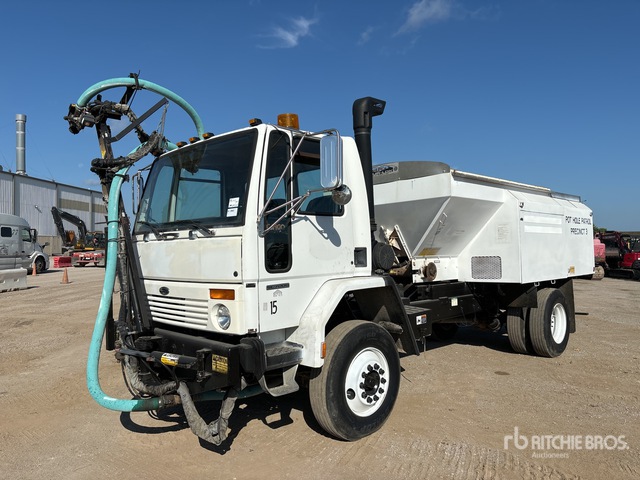 2001 Sterling SC7500 4x2 COE Pothole Patcher | Ritchie Bros. Auctioneers