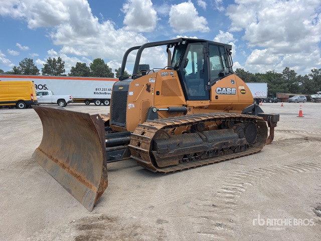 2014 Case 2050M Crawler Dozer | Ritchie Bros. Auctioneers