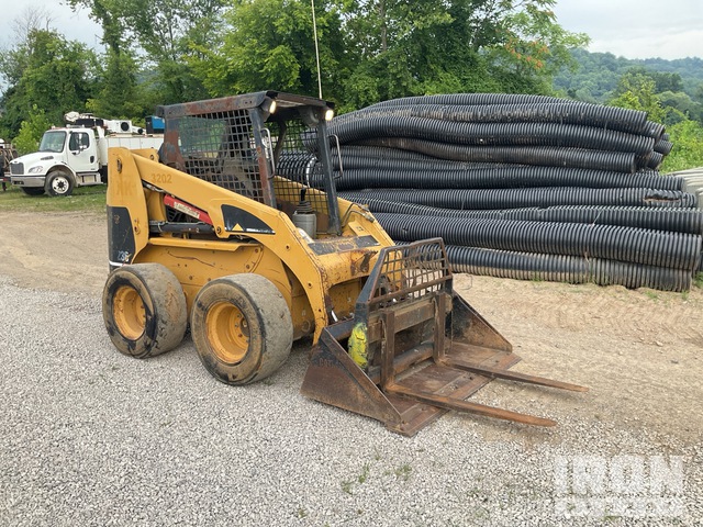 2001 Cat 236 Skid Steer Loader in Poca, West Virginia, United States ...