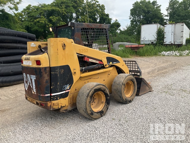 2001 Cat 236 Skid Steer Loader in Poca, West Virginia, United States ...