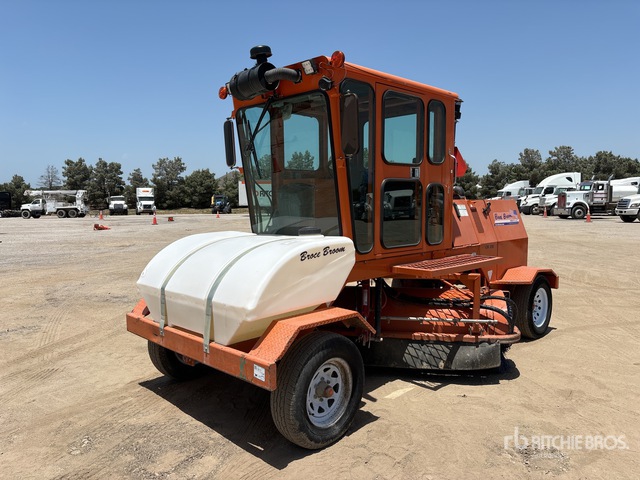 2016 Broce CRT350 Self-Propelled Broom | Ritchie Bros. Auctioneers