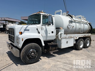 1995 Keith Huber on 1995 Ford L8000 6x4 Vacuum Tanker Truck in Ponca ...