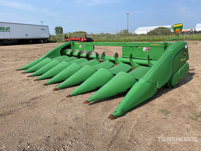 2014 John Deere 608C 8 Row 20 ft Corn Combine Header | Ritchie Bros ...