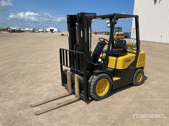 2004 Daewoo G30E-3 5000 lb Pneumatic Tire Forklift | Ritchie Bros ...