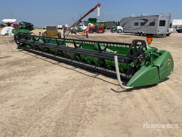 2007 John Deere 635F 35 ft Flex Combine Header | Ritchie Bros. Auctioneers