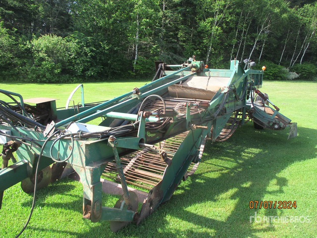 JE Clark 335 Potato Conveyor | Ritchie Bros. Auctioneers