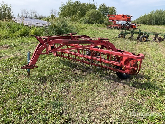 Cockshutt 311 10 ft Parallel Bar Hay Rake | Ritchie Bros. Auctioneers