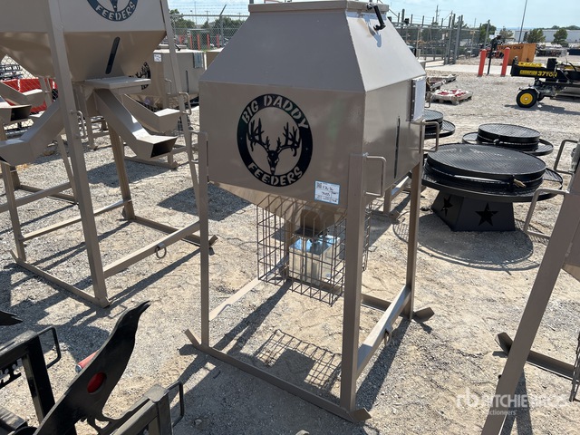 Big Daddy Feeders 700 LB Solar Corn Deer Feeder - Made in USA (Unused ...