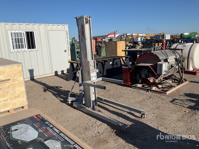 2011 Genie SLC24 Forks 23" Wide Material Hoist | Ritchie Bros. Auctioneers