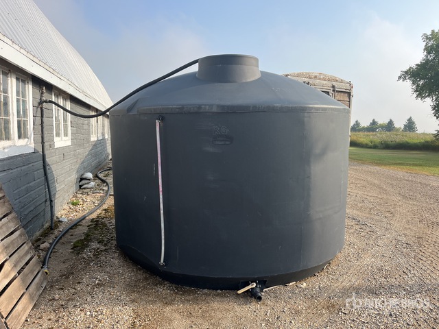 3000 gal Poly Water Tank | Ritchie Bros. Auctioneers