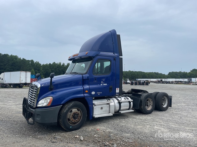2014 Freightliner Cascadia 125 6x4 T/A Day Cab Truck Tractor ...