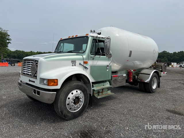2000 International 4900 3499 gal 4x2 Tanker Truck | Ritchie Bros ...