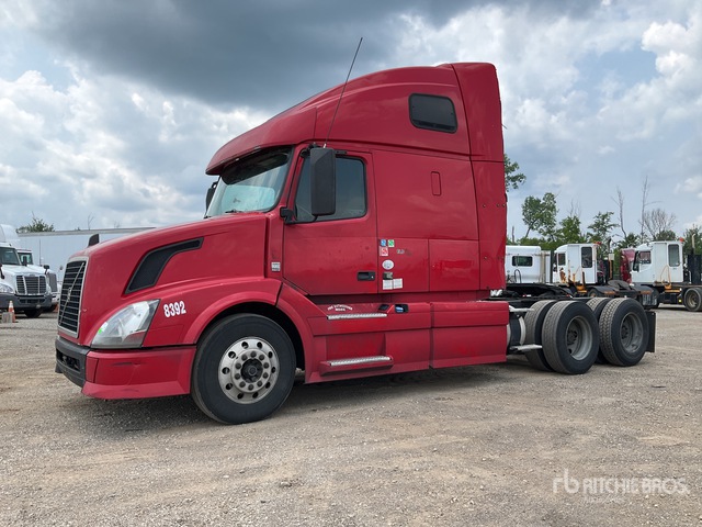 2015 Volvo VNL670 6x4 T/A Sleeper Truck Tractor | Ritchie Bros. Auctioneers