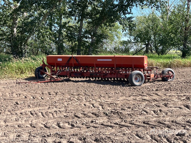 Massey Ferguson 360 18 ft Seeder | Ritchie Bros. Auctioneers