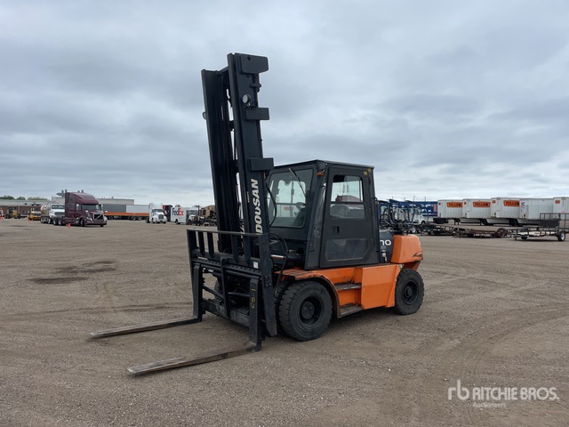 2010 Doosan G70S-5 13300 lb Pneumatic Tire Forklift | Ritchie Bros ...