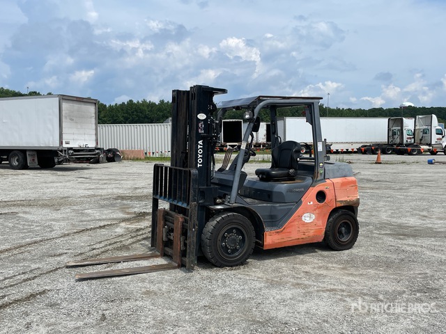 2017 Toyota 8FG40U 8250 lb Pneumatic Tire Forklift | Ritchie Bros ...