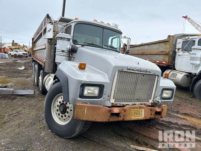 1998 Mack RD688S 8x4 Tri/A Dump Truck (Inoperable) in Barrow, Alaska ...