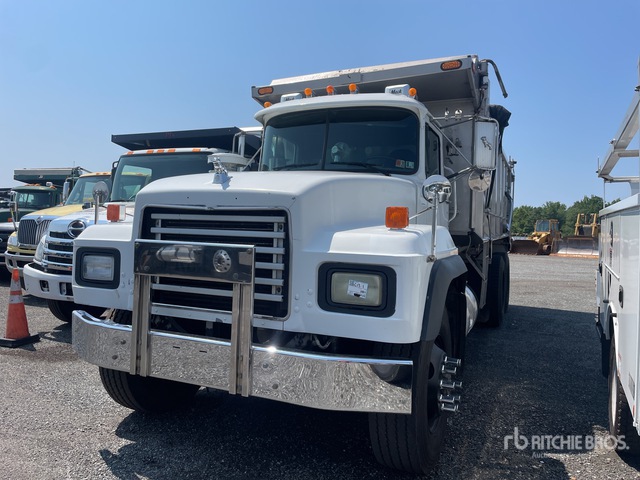 2001 Mack RD688S 8x4 Tri/A Dump Truck | Ritchie Bros. Auctioneers