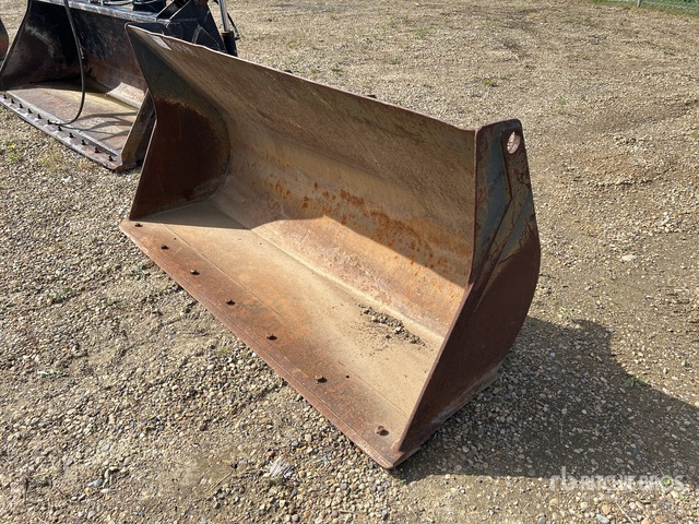 70 in Telehandler Bucket | Ritchie Bros. Auctioneers