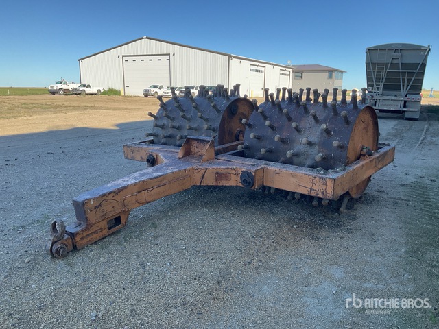 9 ft Sheeps Foot Packer | Ritchie Bros. Auctioneers