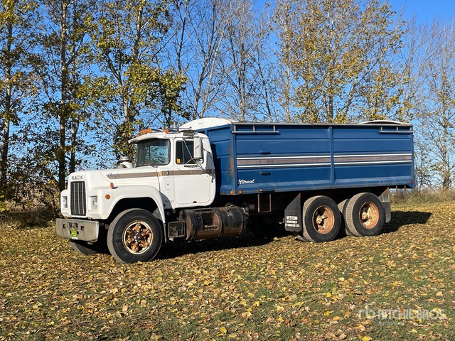 1985 Mack Econodyne R688ST 6x4 Grain Truck | Ritchie Bros. Auctioneers