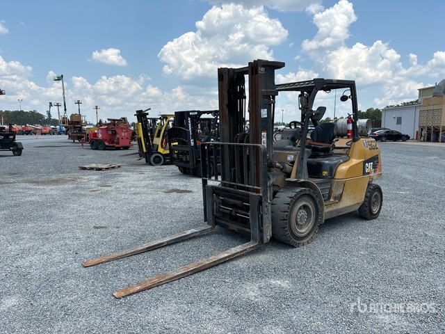 2018 Cat GP50N 9400 lb Pneumatic Tire Forklift | Ritchie Bros. Auctioneers
